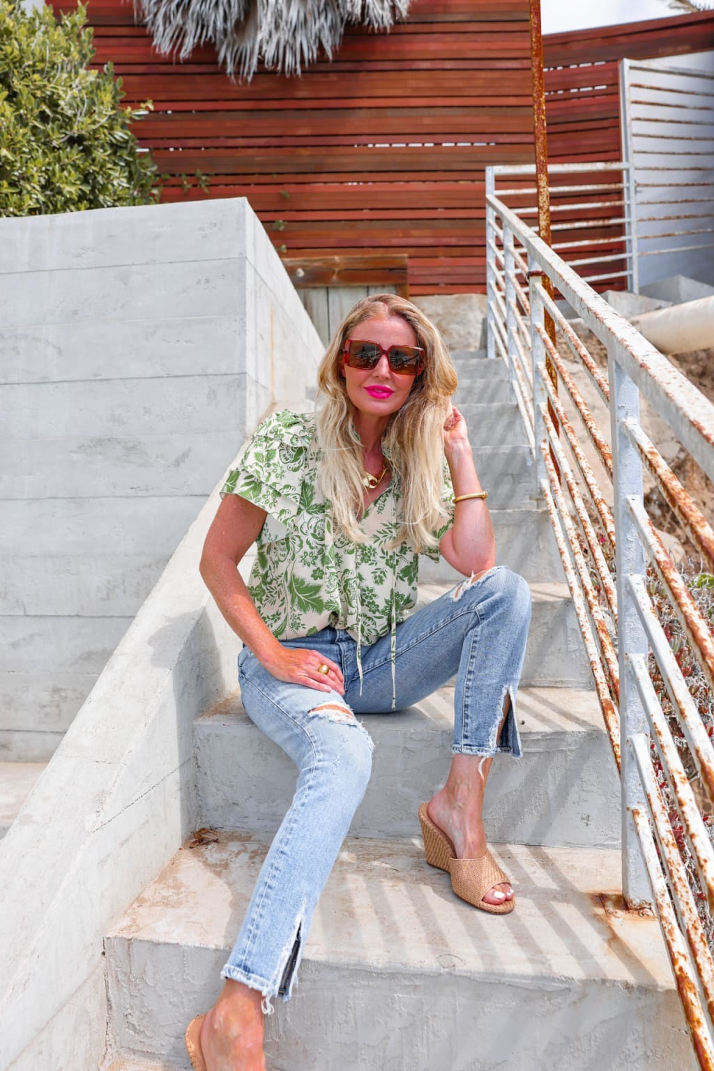 My Go-To Summer Momiform | Chic Summer Mom Style