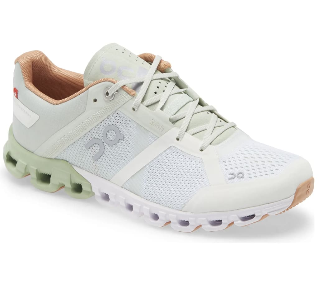 On Cloudflow Running Shoe - Busbee Style