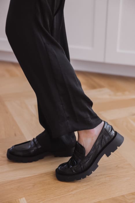 What Shoes To Wear With Bootcut Jeans – Complete (and Easy) Guide!